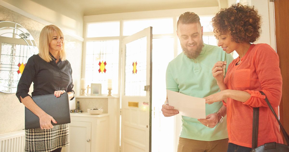 Real Estate Open House Etiquette - Agent Image